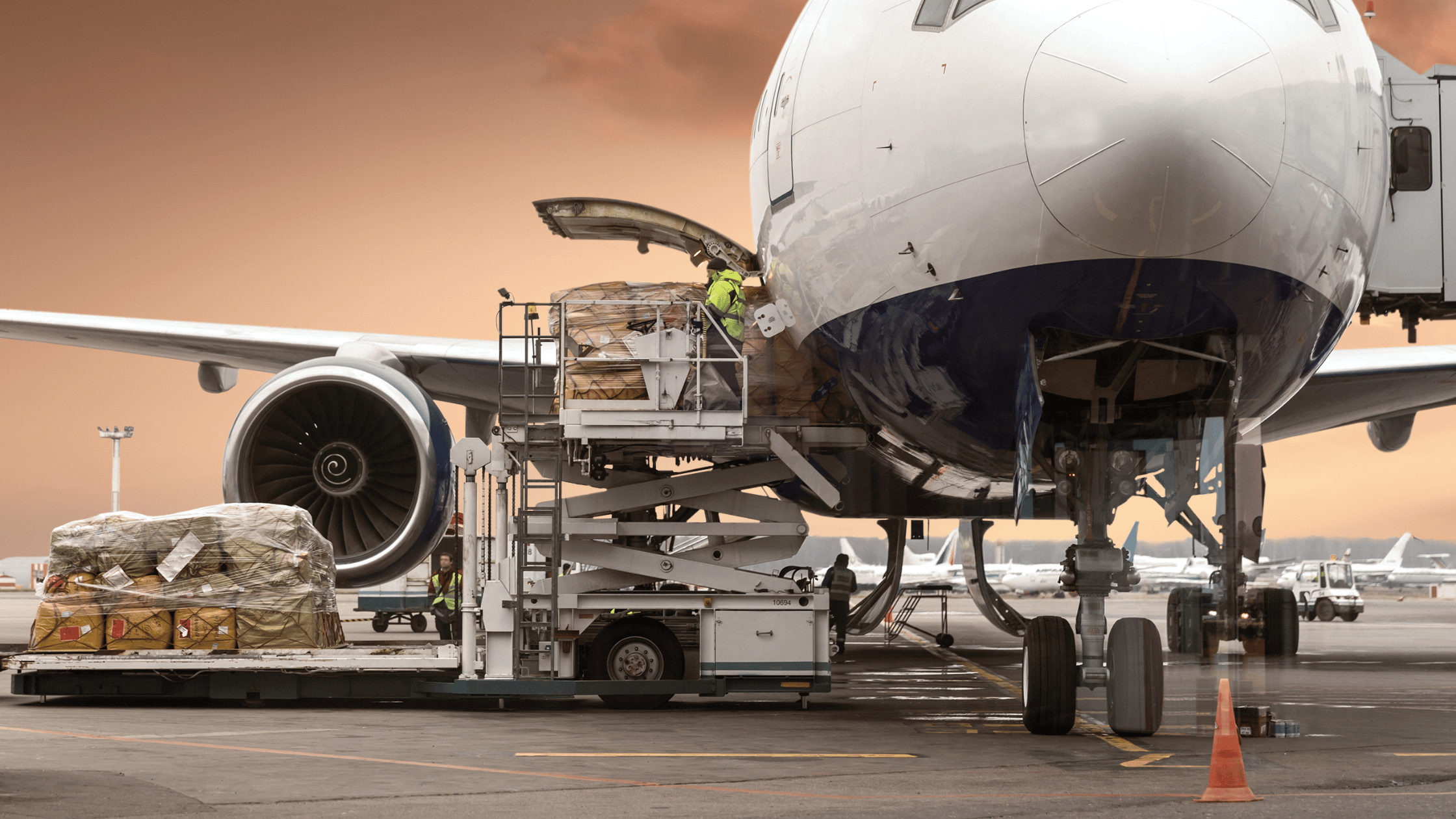 Optimizing Logistics: A Complete Guide to Selecting Transportation Modes
